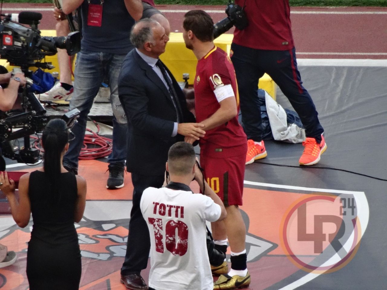 Totti Day, il Capitano legge la lettera d'addio: "Vorrei restare altri ...