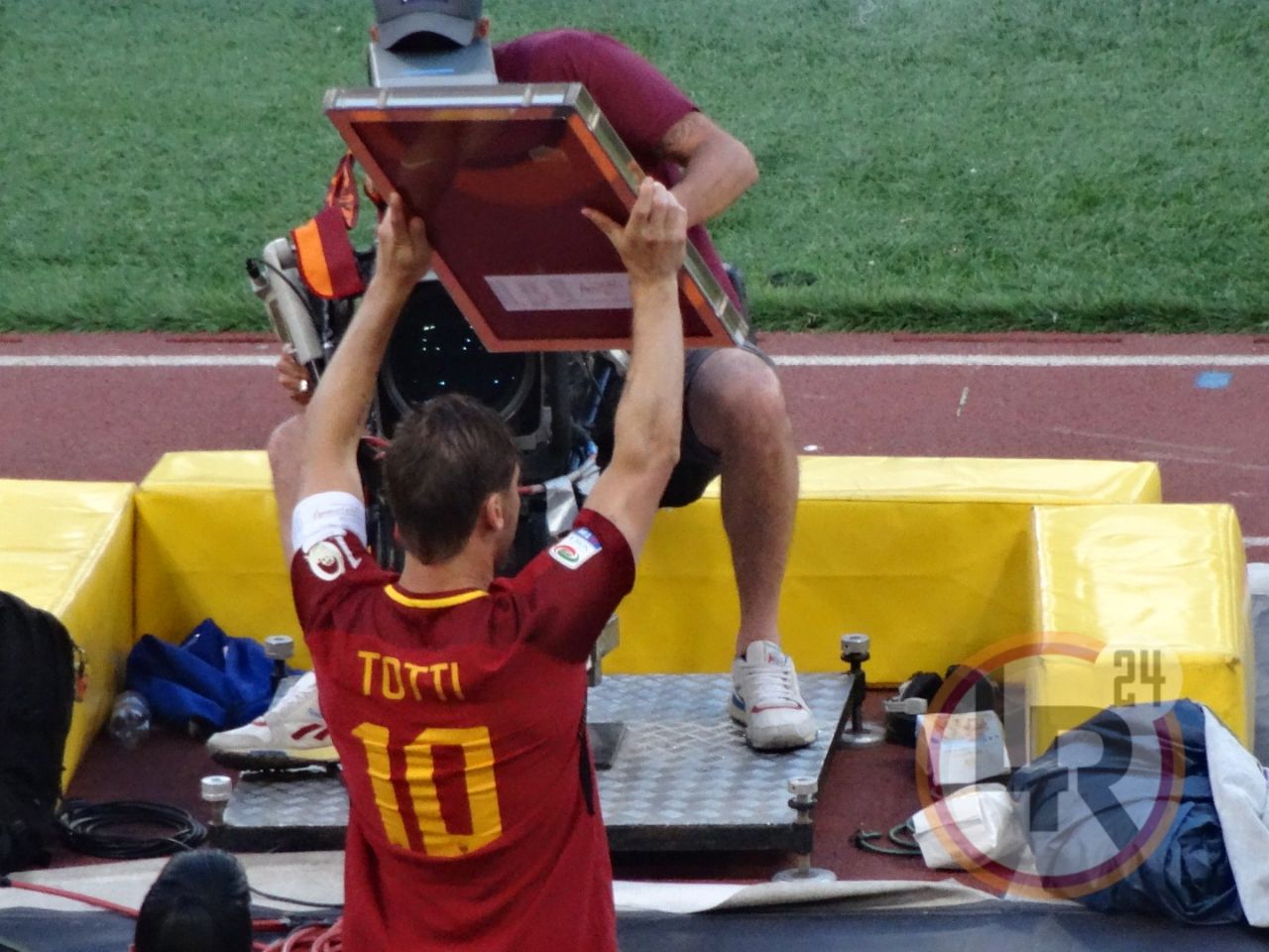 Totti Day, il Capitano legge la lettera d'addio: "Vorrei restare altri ...