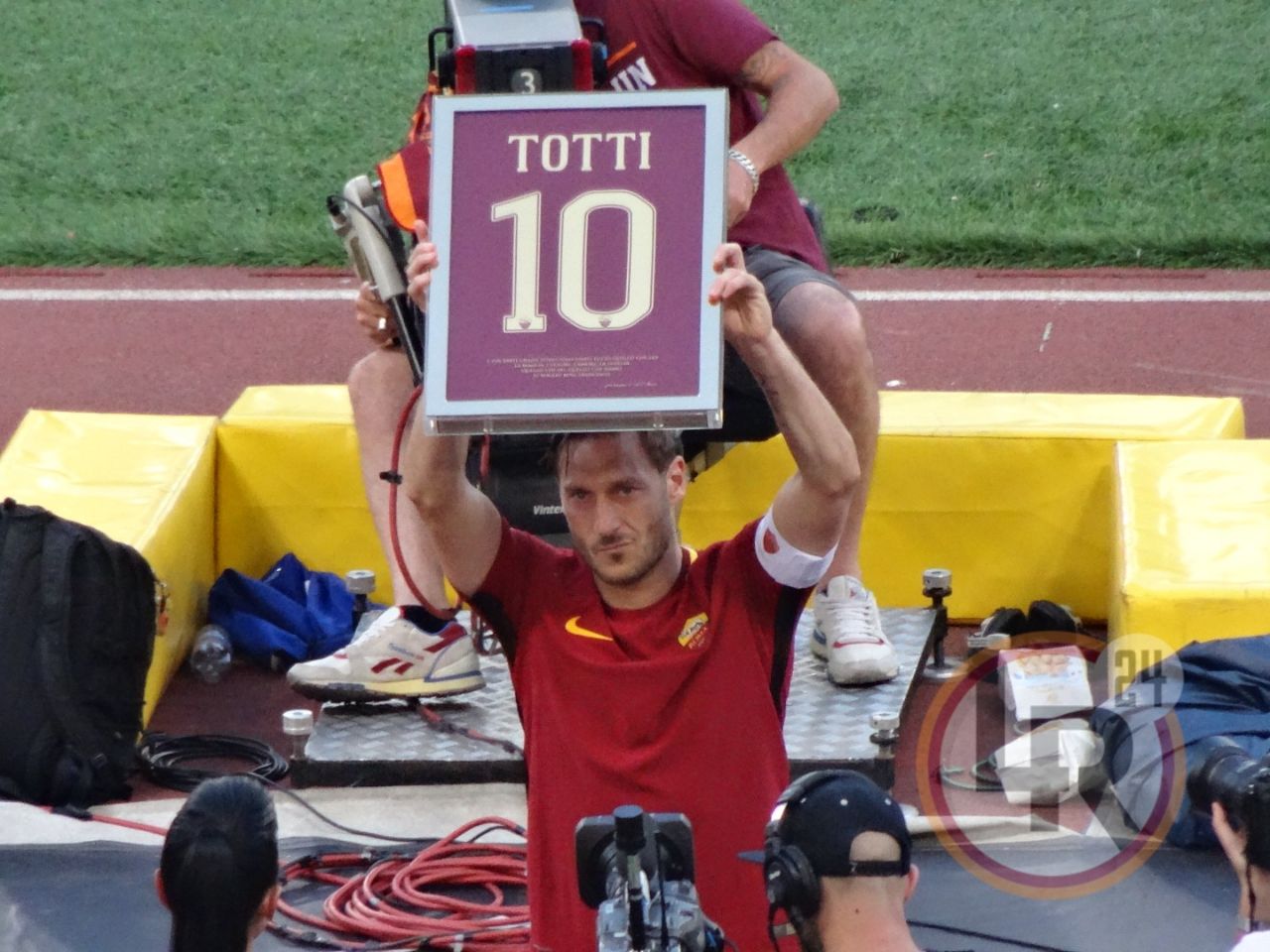 Totti Day, il Capitano legge la lettera d'addio: "Vorrei restare altri ...