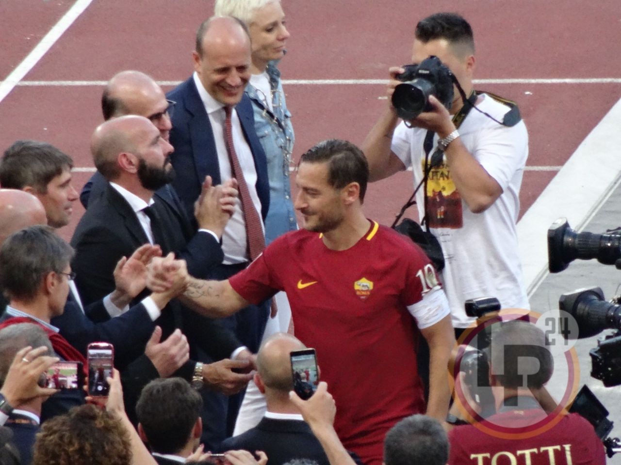 Totti Day, il Capitano legge la lettera d'addio: "Vorrei restare altri ...
