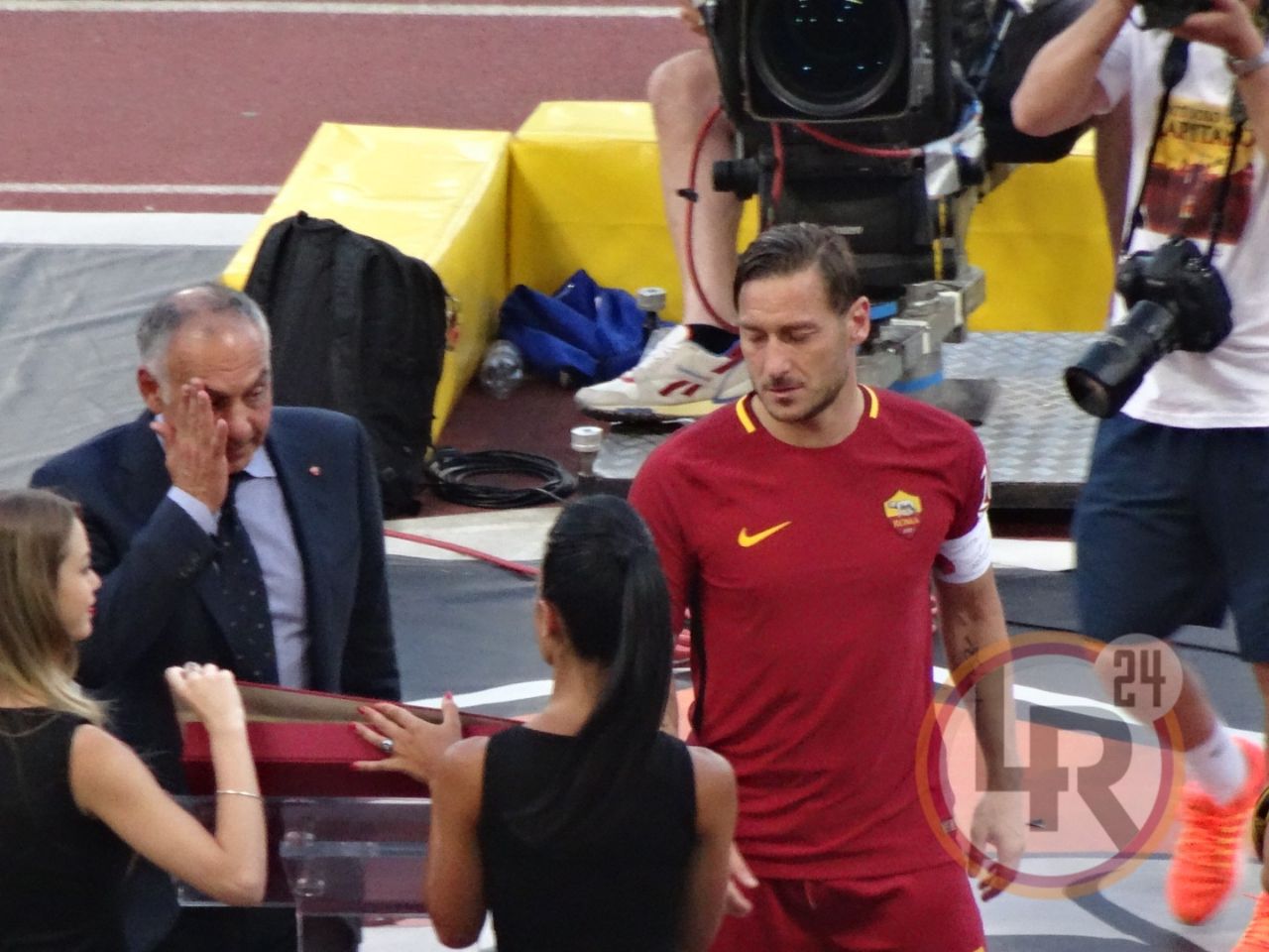 Totti Day, il Capitano legge la lettera d'addio: "Vorrei restare altri ...