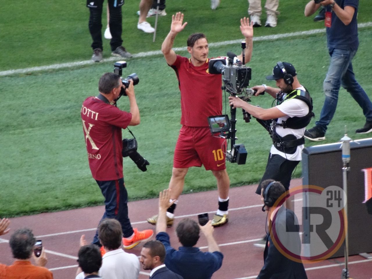 Totti Day, il Capitano legge la lettera d'addio: "Vorrei restare altri ...